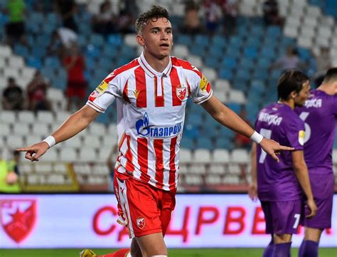 Stefan Mitrović Coaching Volleyball Black Aesthetic Wallpaper Red Star