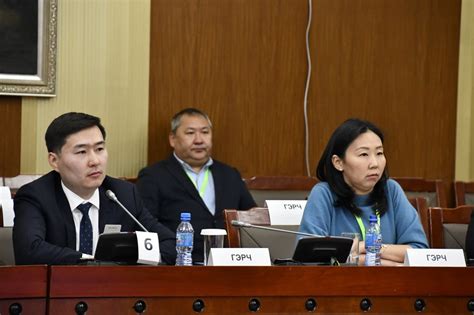 Сонсгол ҮСХ ны дарга Б Батдаваа эхнэртэйгээ хамт “шүүгдэв”