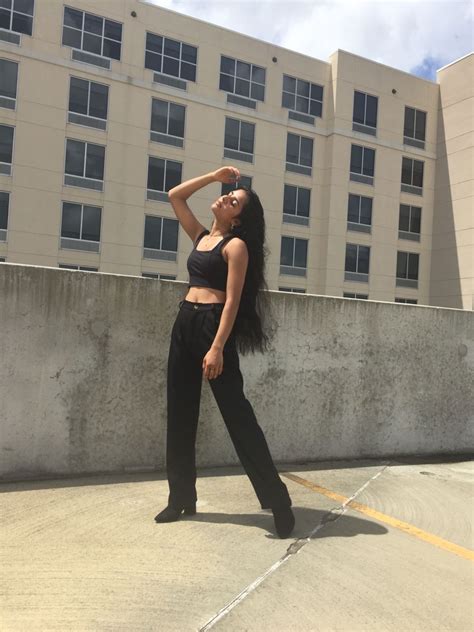 Cute Posesbaddie Pose Ideaswomens Fashionstyle Photographyeasy