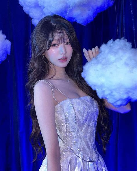 Jang Won Young Stuns As A Real Life Cinderella