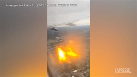 Usa Motore Dell Aereo Impatta Con Un Uccello E Prende Fuoco LaPresse