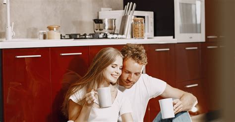 Бесплатные стоковые фото на тему белые столешницы близость в помещении вертикальный выстрел