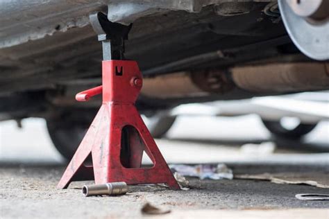 How To Jack A Car Using A Car Jack Holts