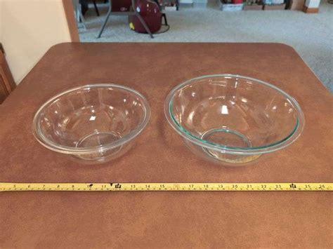 2 Pyrex Glass Mixing Bowls Isabell Auction