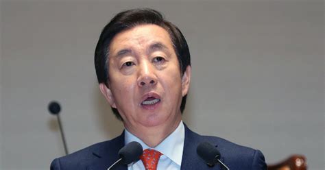 이재수 빈소 찾은 김성태 정치보복 수사가 죽음 내몰아