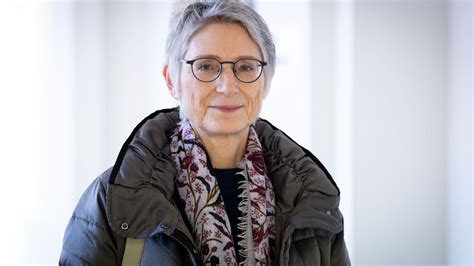 Il Y A 25 Ans François De Brigode Présentait Son Premier Jt Rtbf Be