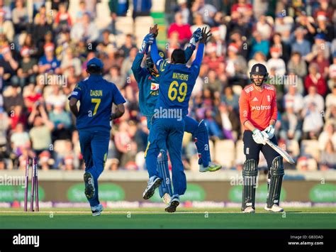 Team Mate Angelo Mathews Hi Res Stock Photography And Images Alamy