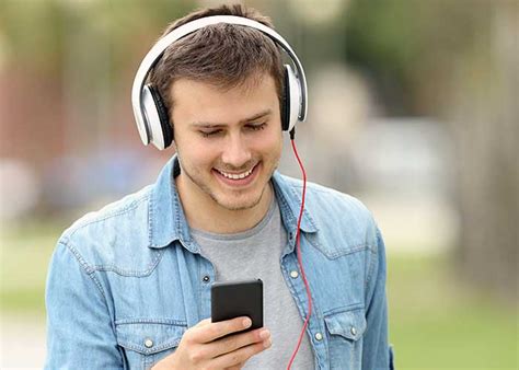 5 Thinning Hair Signs Men In Their 20s Should Watch For