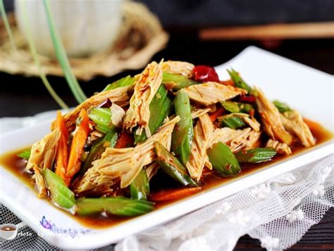 芹菜拌腐竹的做法 芹菜拌腐竹怎么做好吃 聚餐网