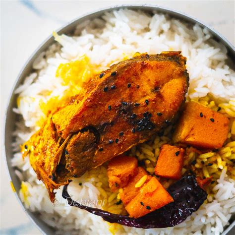 Kumro Diye Ilish Macher Jhol Recipe With Video Debjanir Rannaghar