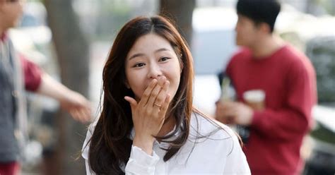 박하나수줍은 미소 사진