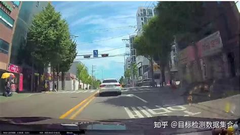﻿深度学习yolov8如何训练 道路交通违规违章行为检测数据集 通过训练出的权重，来推理检测信号冲突，未佩戴安全帽，压线数据集、违规更改路线