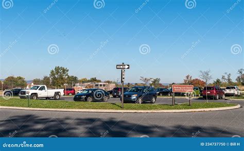 Gettysburg Pennsylvania Usa November 6 2021 A Parking Lot Filled With Cars In The Gettysburg