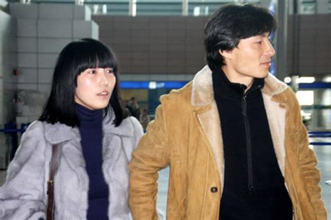 李玮峰启程赴韩 妻子首度曝光 组图 资讯凤凰网