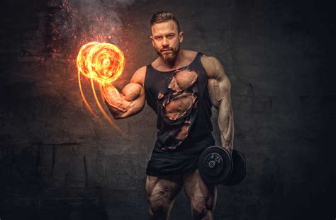强壮的肌肉男图片 健壮的健美运动员撕裂了自己的衣服素材 高清图片 摄影照片 寻图免费打包下载