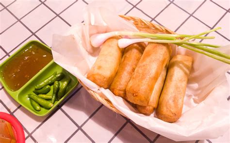 맛있는 Lumpia 또는 Lunpia 세마 랑 중앙 자바 인도네시아의 유명한 전통 스낵 0명에 대한 스톡 사진 및 기타 이미지