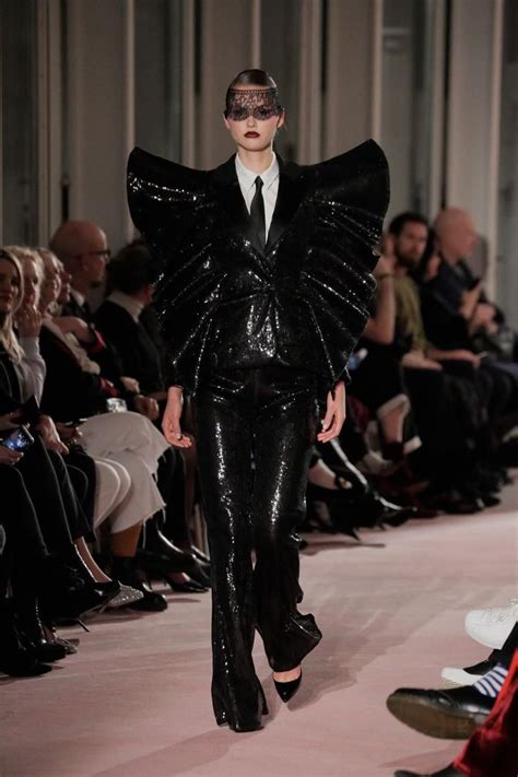 Pin By Ayrton Ferreira On Duo Avant Garde Fashion Couture Runway