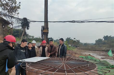 聚焦“建新功”——路桥公司青年桥进行验孔工作 公司新闻 鼎能路桥四川鼎能路桥工程有限公司