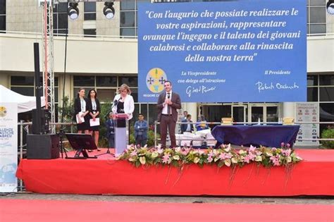 Giornata Delle Eccellenze Scolastiche Occhiuto E Princi Premiano 106