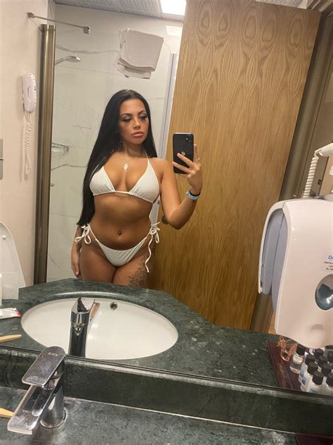 Ellie S Exclusive Content On Playboy The Playboy Club