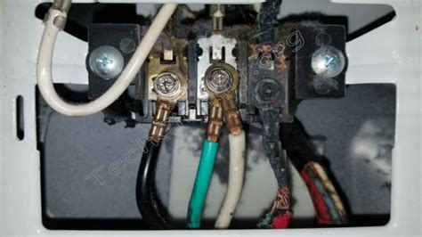 What Is A Voltage Divider The Tech Circuit