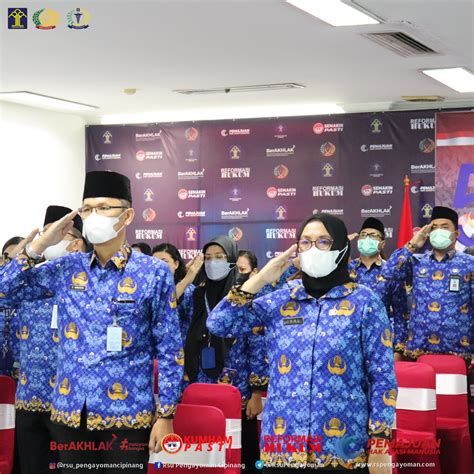 Pegawai Rumah Sakit Umum Pengayoman Cipinang Mengikuti Upacara HUT KE