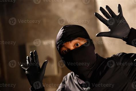 Online Thief Hack Important Financial Data Credit Card Password