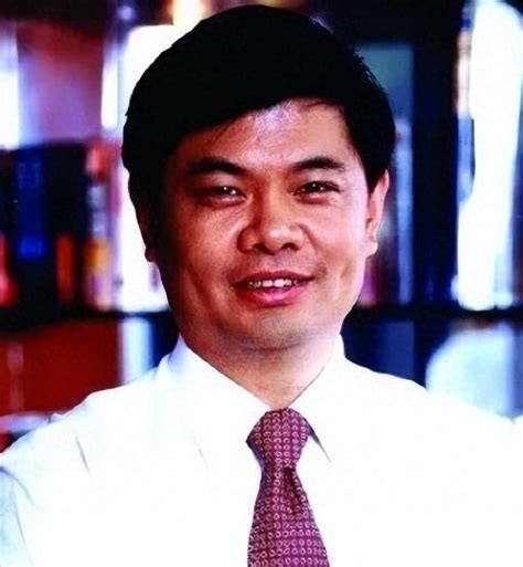 著名富豪丁健，拋棄妻兒娶許戈輝，前妻如今過成這樣！ 每日頭條