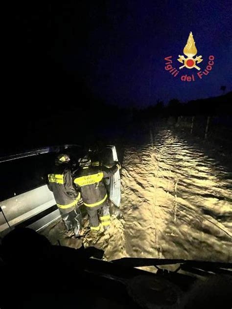 Tromba D Aria Nel Cotronese A Cutro Esondazione Del Tacina Diverse Le