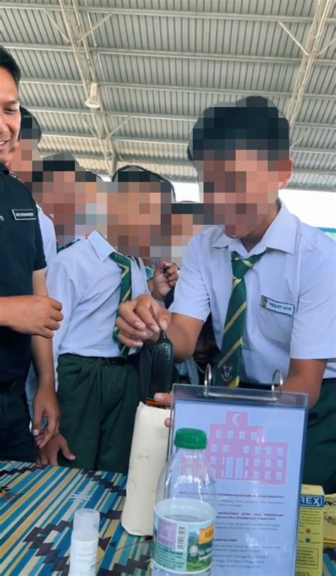 Sarawak Babe Teaches Babes How To Correctly Put On A Condom As Part Of Sex Ed Class Wins