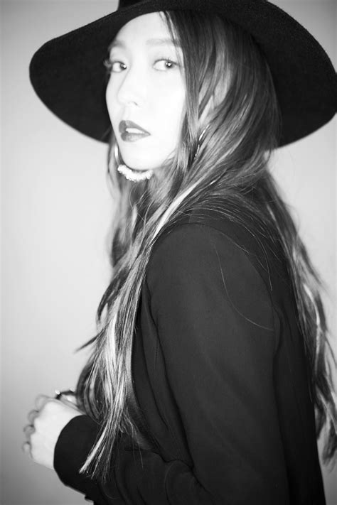 BoA dévoile des photos teasers et un premier teaser MV pour Woman