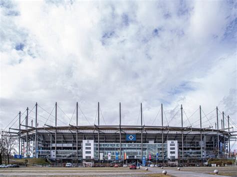 Fans sorgten für Unruhe Polizei schickt Reiterstaffel zum HSV Spiel