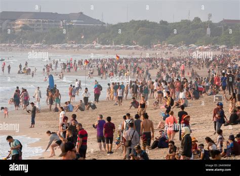 Large Crowds Of People On Kuta Beach In Bali Indonesia Stock Photo Alamy