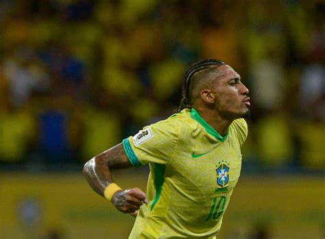 Jogamos Para C Raphina Rebate Vaias Para A Seleção Após Empate