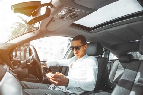 Five Common Driver Distractions And How To Avoid Them Novus Glass