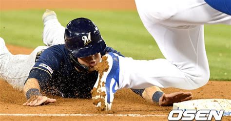 크리스티안 옐리치 모두의 허를 찌른 3루 도루 사진