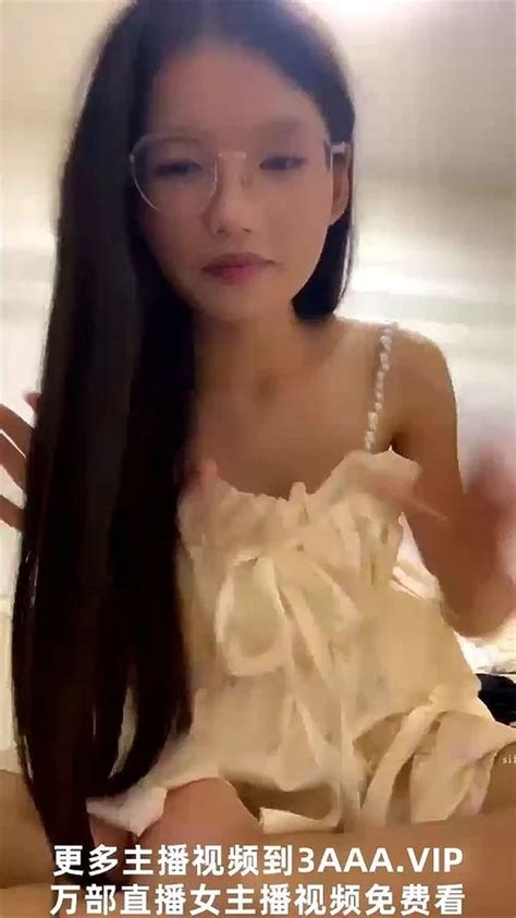 Watch 超级清纯~小清新，【瑶瑶瑶】校花系学妹，寂寞的暑假生活，青春气息扑面而来，眼镜妹反差婊直播 中国 直播 美女 Porn