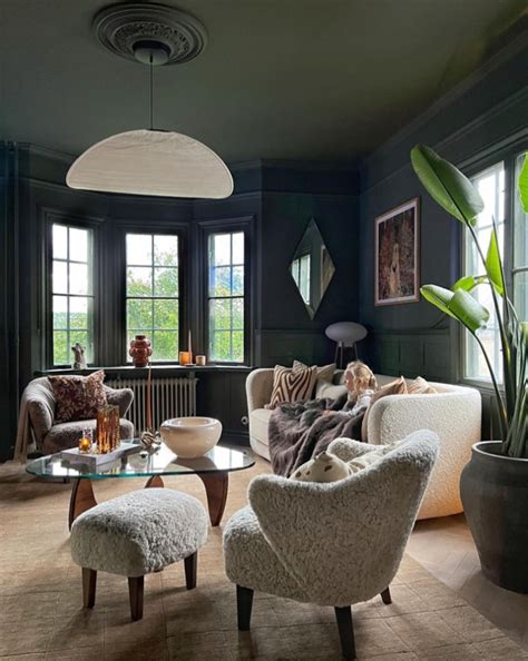 1인용쇼파 원목의자 아이방 벽지 인테리어 유럽미장 웨인스코팅 영감 가득한 전원주택 인테리어 네이버 블로그