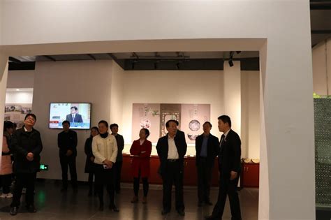 原厦门大学副校长、教授、博士生导师邬大光，广西行健文理学院院长曾冬梅一行莅临我校博物馆参观交流 梧州学院博物馆