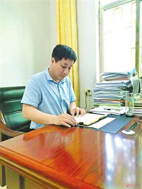 马洪亮简介 劳模 溢美 大山谷图库