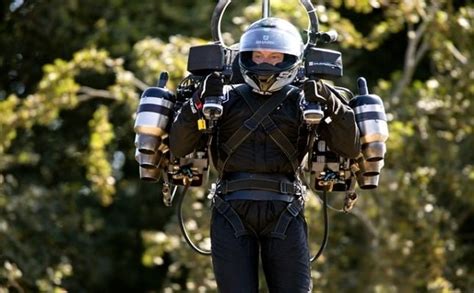 Pilots Landing At Lax Report A Man In Jetpack Flying Alongside Them