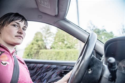 인물사진 여성 및 아주머니 자동차모드 안전하지 추진력있는 개인 육상 교통에 대한 스톡 사진 및 기타 이미지 개인 육상 교통 교통 교통 수단 좌석 Istock