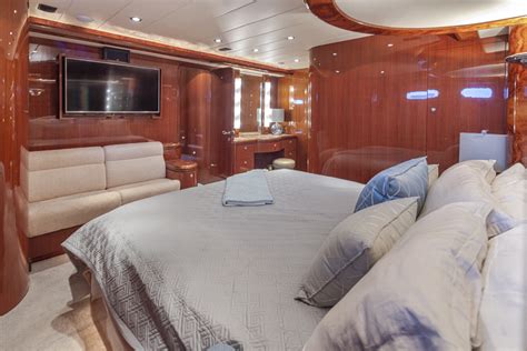 My Mistress 79 L Emerald Pacific Yachts