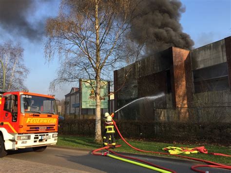 Brand in leerstehender Gewerbehalle in der Innenstadt führt zu