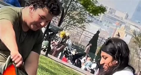 Nyc Park Blanket Couple Face Reveal Nyc Blanket Couple Know Your Meme