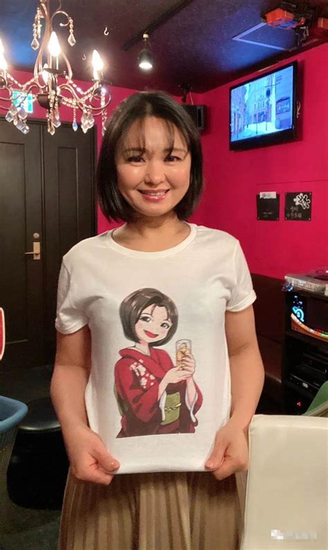 年過50卻依然受粉絲喜愛，中途退役的綾瀨麻衣子，曾在90年代短暫工作，后又在2018年復出
