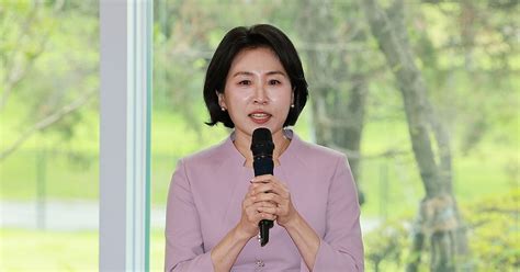 문화예술계 수상자 간담회 발언하는 김혜경 여사