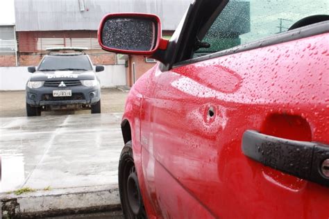 Homem é Morto A Tiros Dentro De Carro Enquanto Aguardava Por Amigos Em