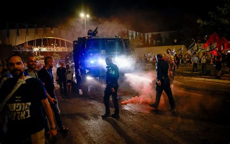 استطلاع 28 من الإسرائيليين يفكرون في مغادرة البلاد وسط الإضطرابات