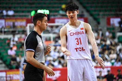 周琦征战nba为什么王哲林被灰熊队选中不去nba呢？